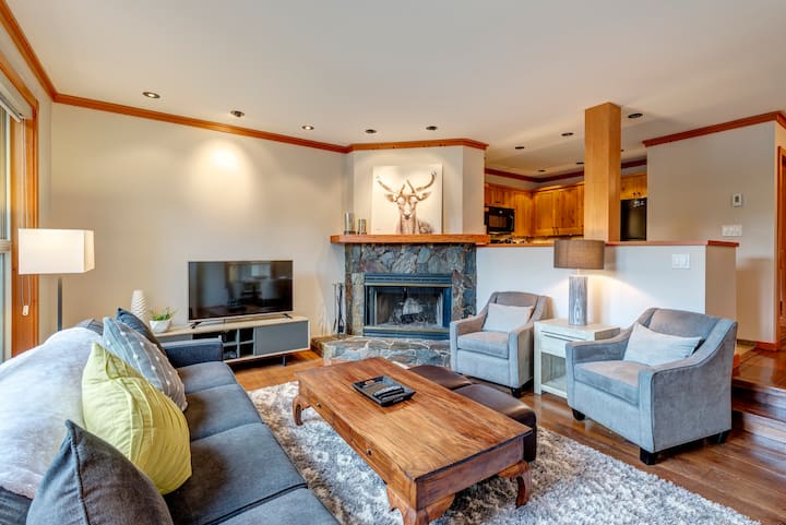 Ski-in Chic & Cozy 2bed Townhome - Whistler