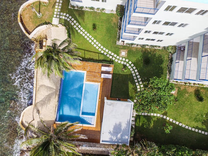 Splashing Waves 2br Oceanfront Apt Near Ocho Rios - Jamaica