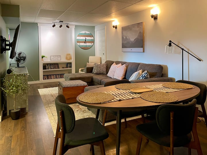 Cozy Guest Suite Near The Mountains! - Hinton, AB, Canada