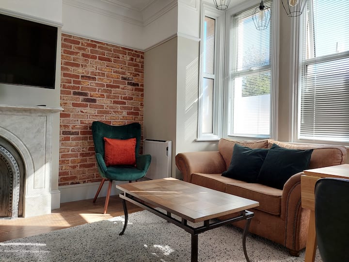 Where Luxury Meets Convenience - Bromley