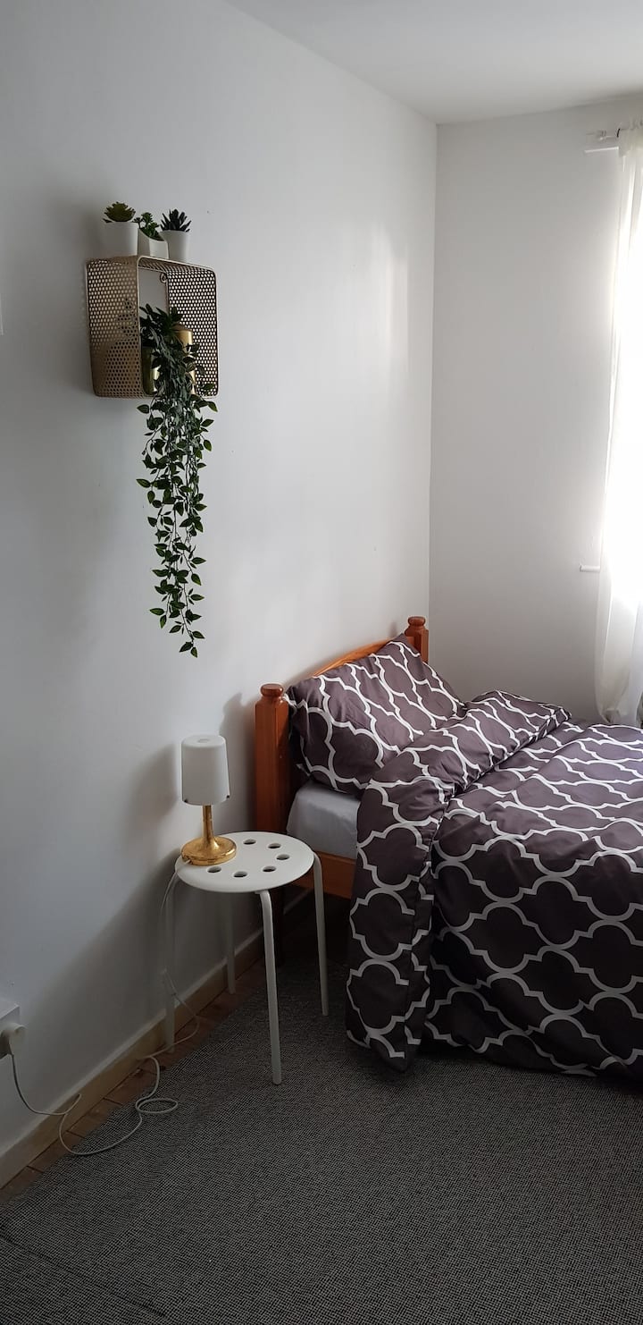 Cozy Double Room With Single Bed In Friendly Home - Leeds
