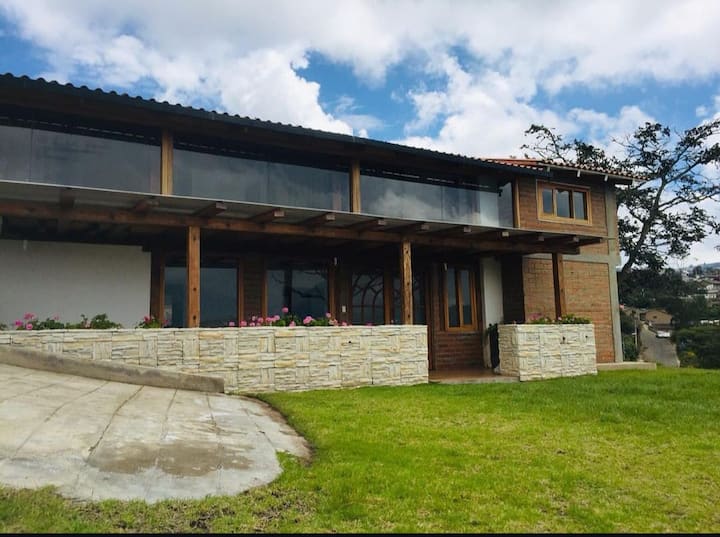 Casa De Campo Yahuarcocha-ibarra - Ambuqui