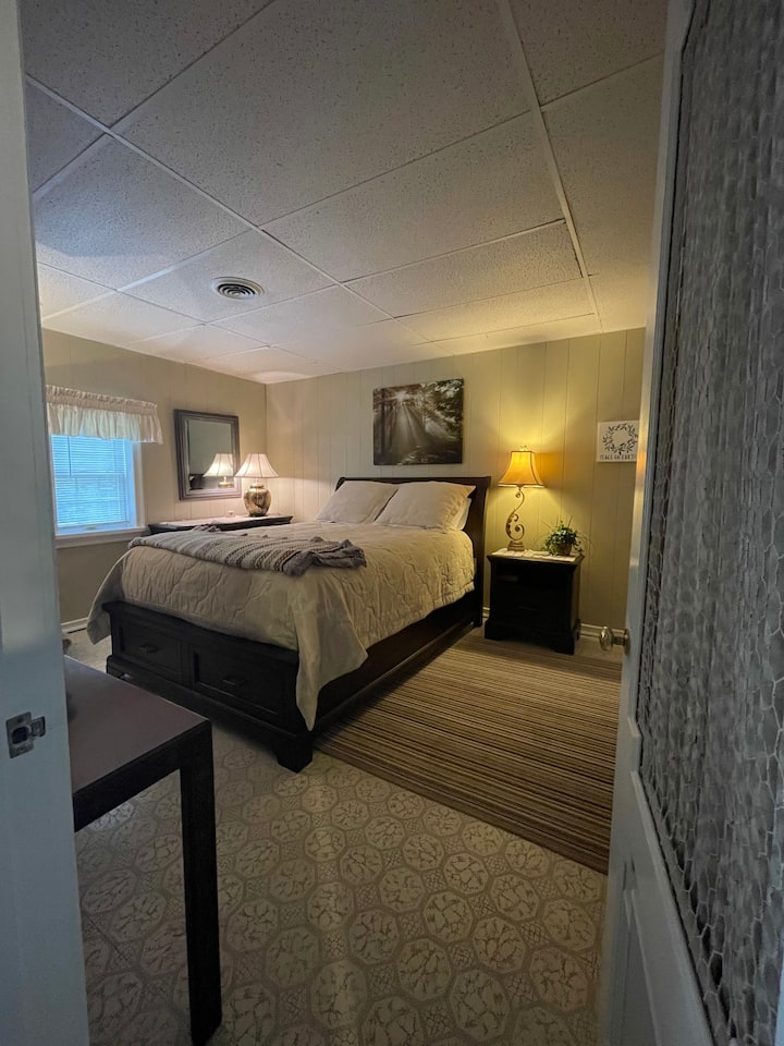 Very Private Basement Apt - High Point, NC