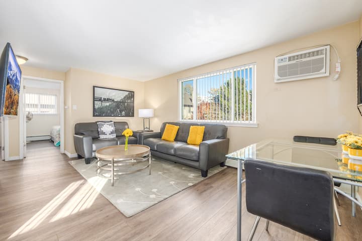 Sunlit Apartment On Tree Lined Street! Vi - Denver, CO