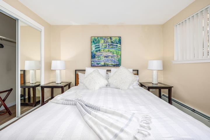 Sunlit Apartment On Tree Lined Street! Vi - Denver, CO