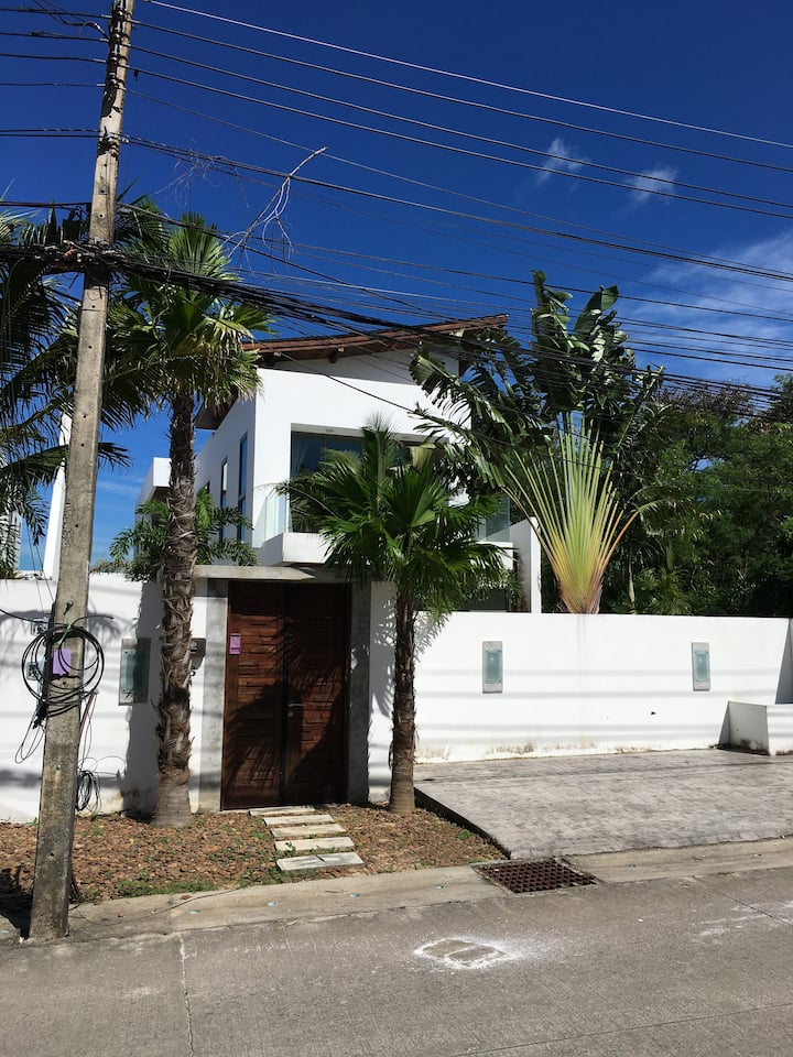 Modern Pool Villa 3 Bedrooms - Phuket