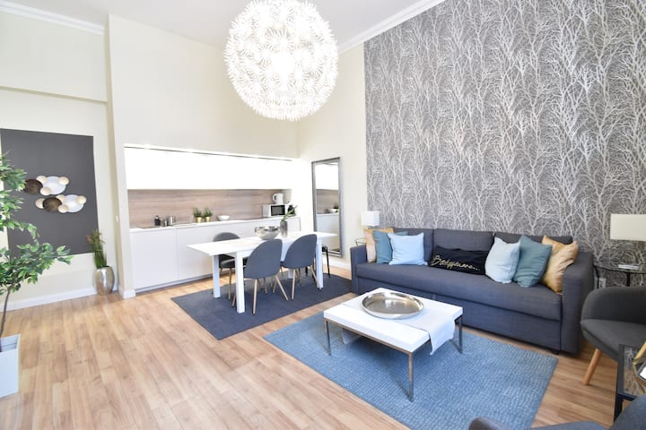 Beautiful 3 Bedroom / 3 Bathroom - Budapest