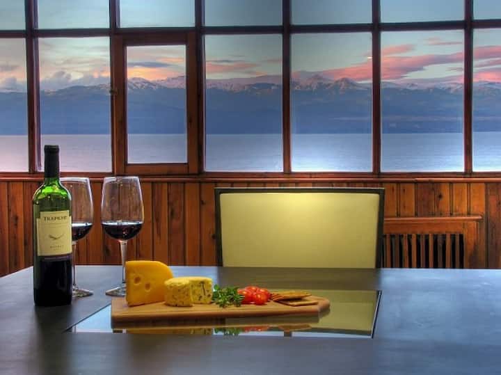 Views! Views! Views!  Modern, City Apartment - 산카를로스데바릴로체