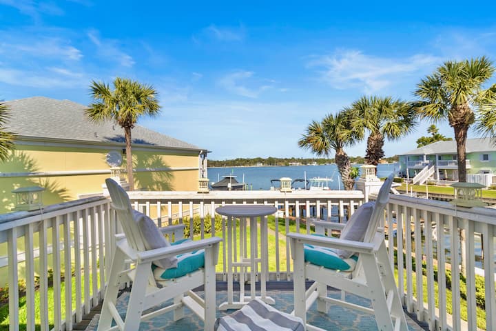 2 Bedroom 2 Bath 2 Patios - St. Petersburg, FL