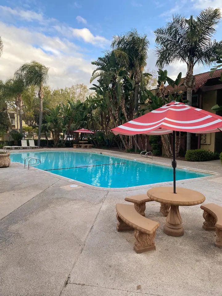 2 Bdrm Updated, Safe, Upstairs Condo W/pool & Gym! - 弗雷斯諾