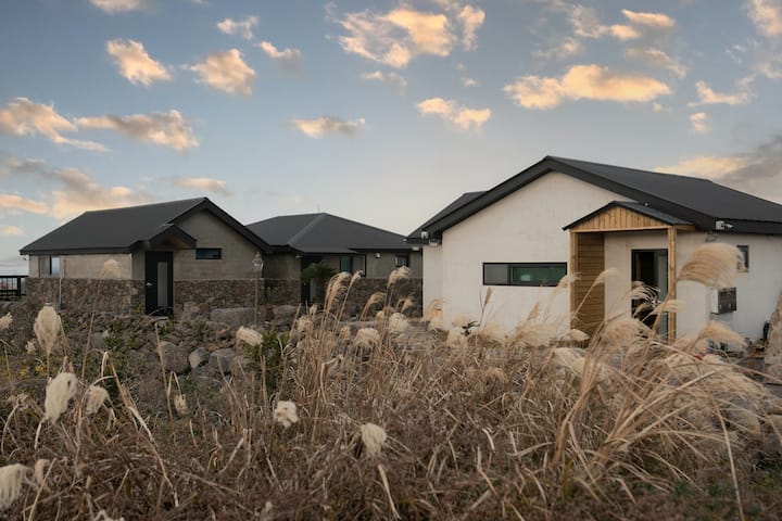 바라던바다-큰동*제주스러운갬성*반려견*성세기해변차로3분*4인숙소 - 구좌읍