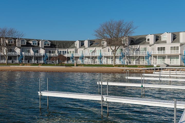 Culver Cove Condo Right On Lake Max Unit 159 - Lake Maxinkuckee, IN
