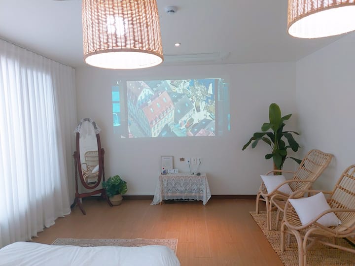 감성 도두다, 제주 빔프로젝트 공항근처 무지개해안도로 302호 - Jeju