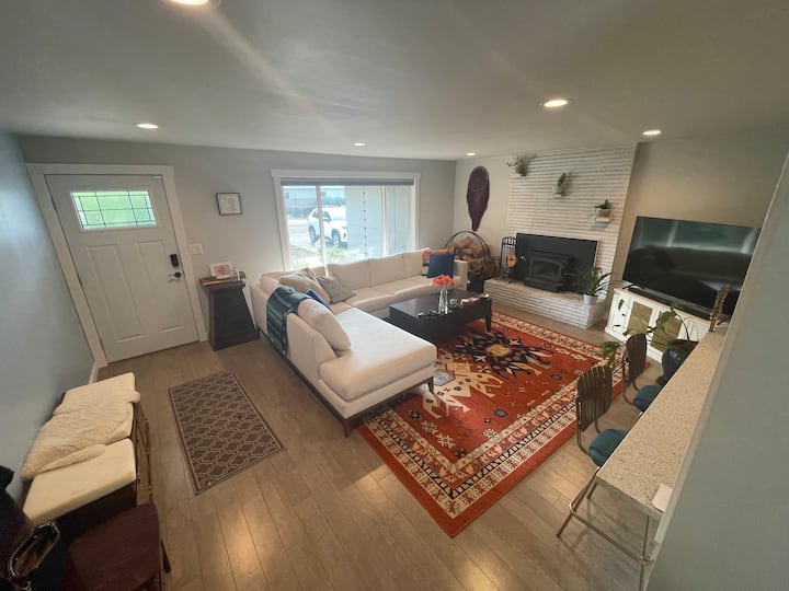Cozy Forest Canyon Cottage - Des Moines, WA