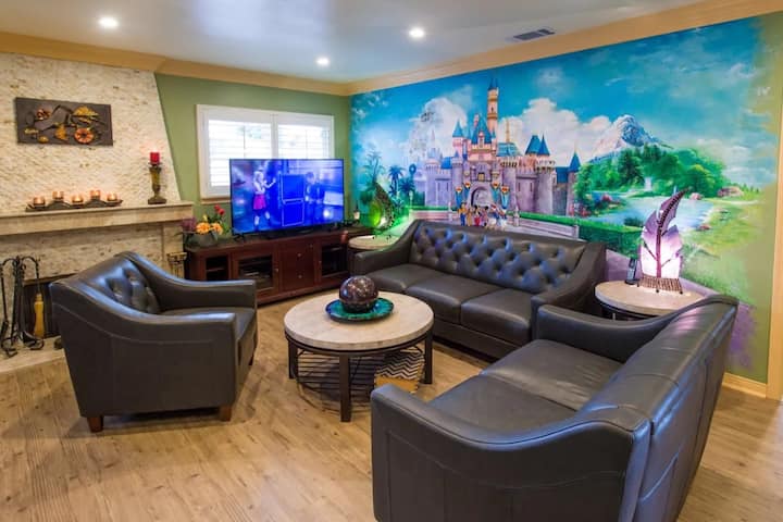 Disneyland Walking Distance Home Or 2 Min Drive. - Anaheim
