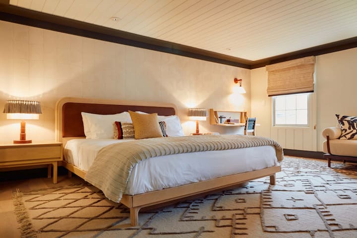 Mizzentop Three Bedroom Suite - Edgartown, MA