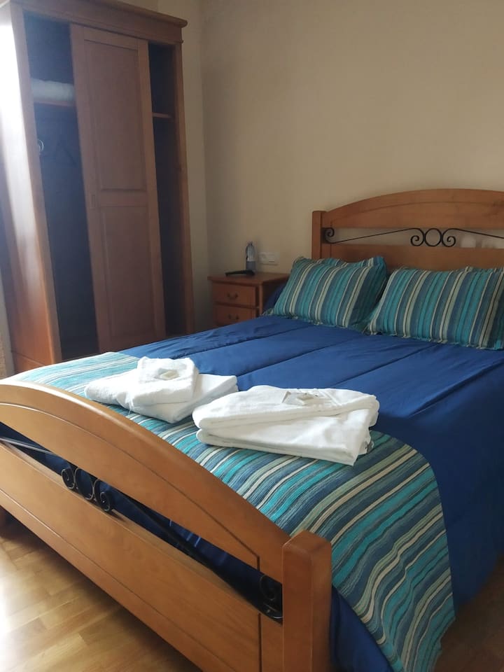 Nice Room In Cuntis With Private Bathroom - La Estrada