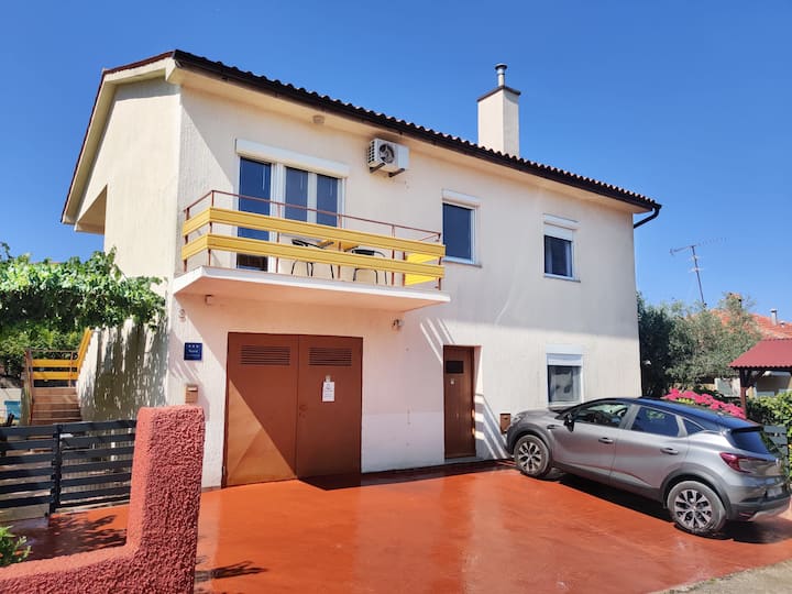 Spacious Family Friendly Apartment With Garden - Pula