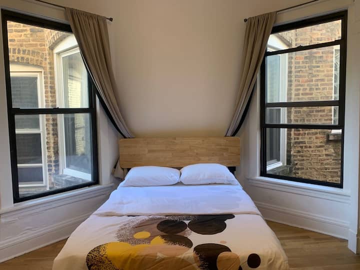 #5ecomfy And Convenient Room&shared Bath In Uptown - Chicago, IL