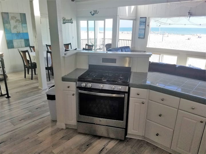 Beachfront Newport Beach W/ Panoramic Ocean Views! - Newport Beach, CA