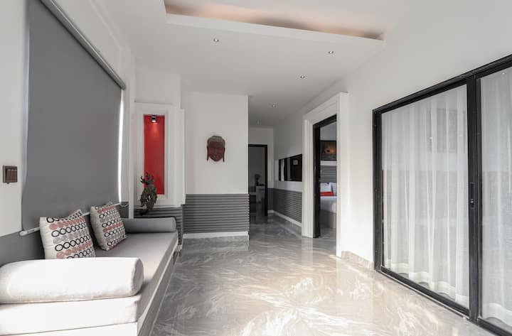 8 Bedroom Private Pool Villa - Cambodia