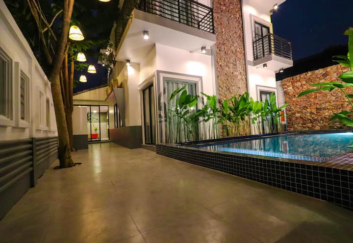 8 Bedroom Private Pool Villa - Cambodia