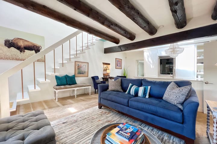 Elegant Canyon Road Casita | Walk Everywhere - Santa Fe, NM