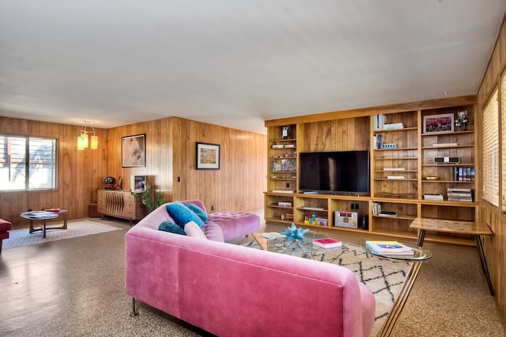 Single Story, Mid-century Modern Beach Hideaway - Encinitas, CA
