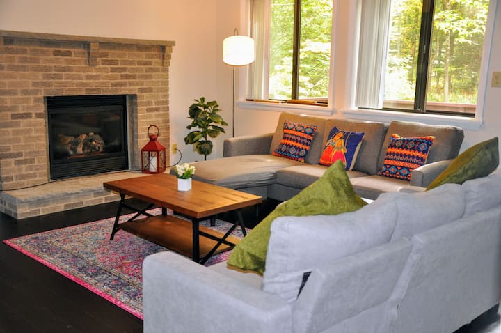 Poconos Retreat Where Luxury Meets Rustic - Lake Wallenpaupack, PA