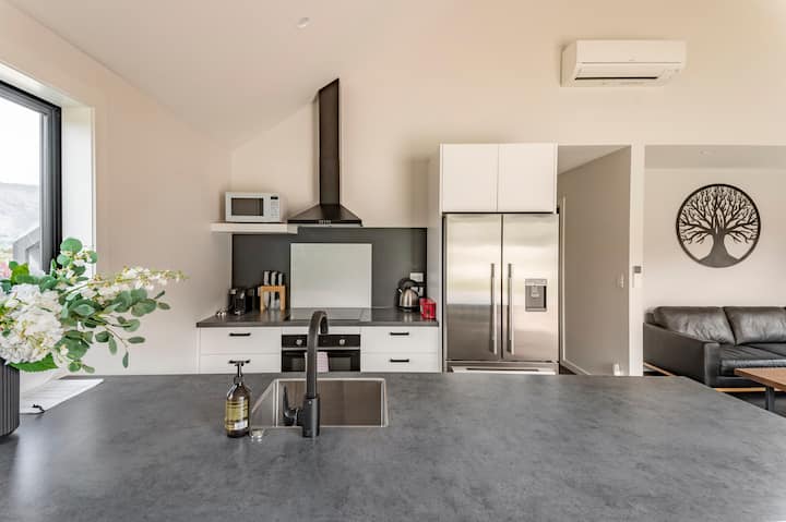 Luxury Apartment Wi-fi/private Parking/linen. - Wanaka
