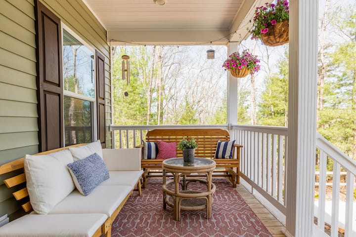 Spacious 4-bedroom Arts & Crafts Home W/ Mtn Views - Asheville, NC