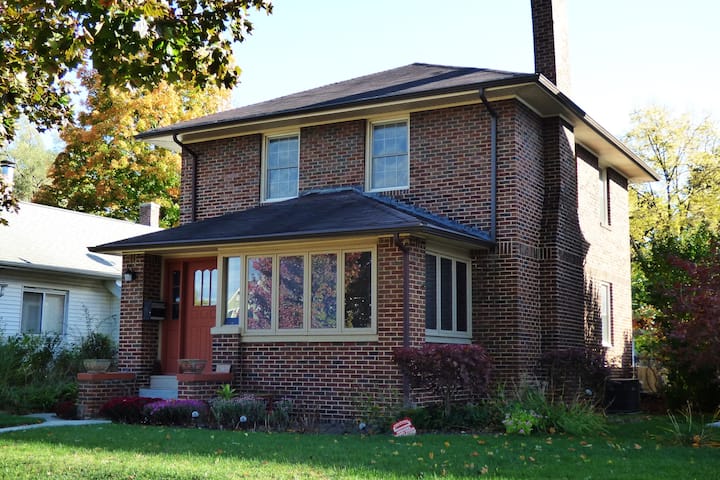 Lake Trout Manor - At Notre Dame's Doorstep - South Bend, IN
