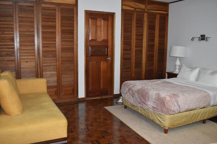 Private Studio, Prime Location In Rohrmoser. - San José