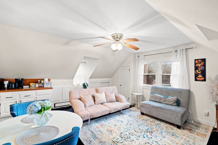 Prime Location, Private Loft Apartment. Well-appointed For Comfort & Convenience - Princeton, NJ