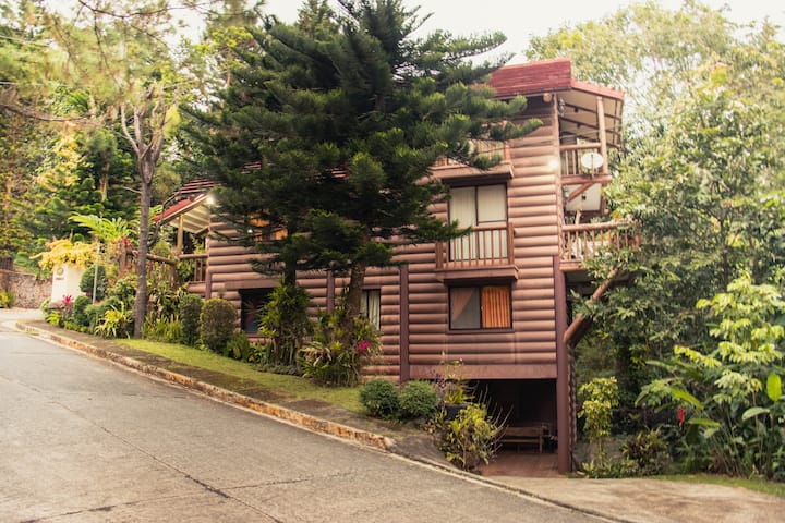 A Respite Away From Hustle And Bustle Of The City - Lemery