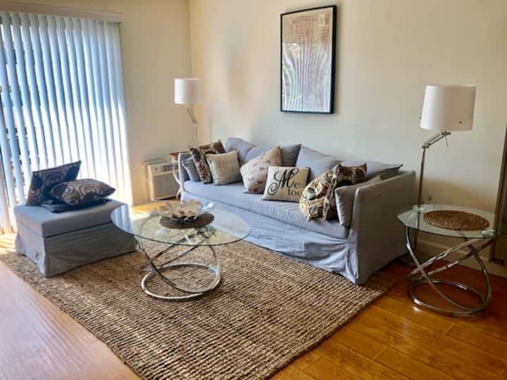 Bright West Hollywood One Bedroom Apartment. - Beverly Hills, CA