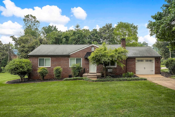 Cozy Cottage - Real Fireplace. Rv & Pet Friendly. - Knoxville, TN