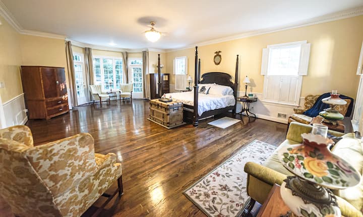The Bell Suite In The Bell House B&b - Griffin, GA