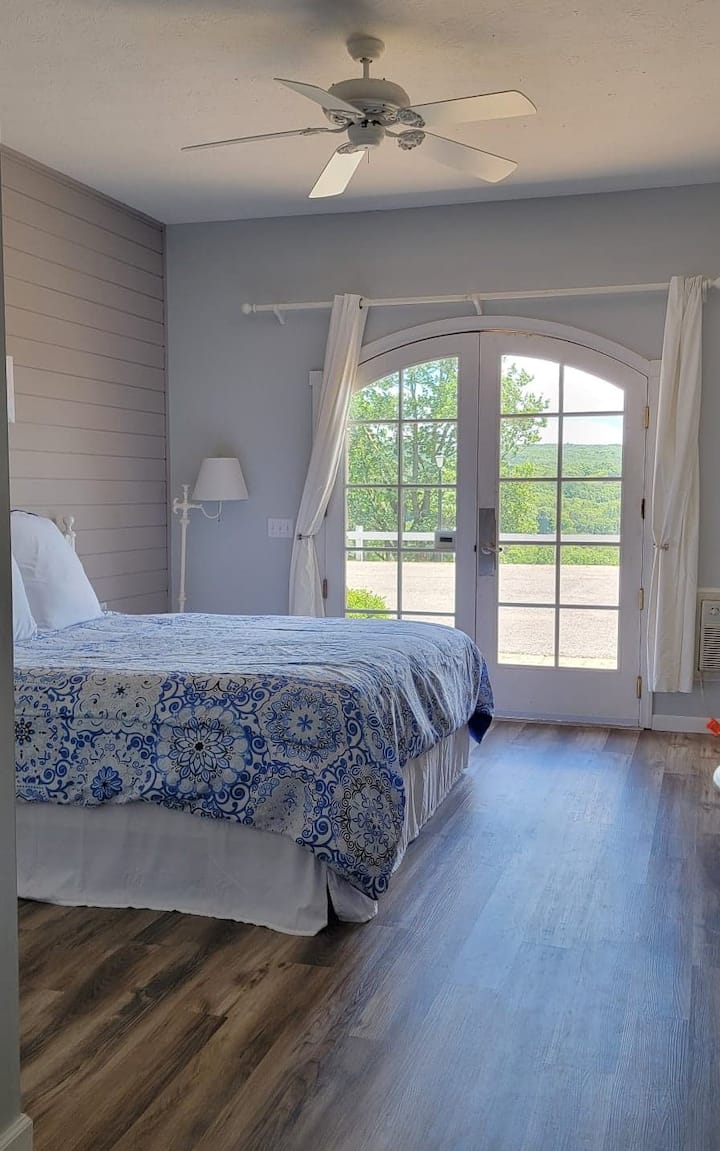 (1) King Bed - Handicap - Penn Yan, NY