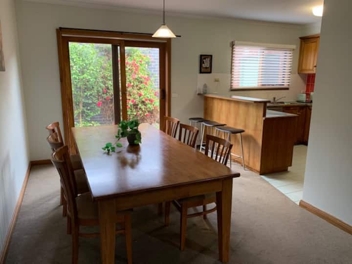 Newtown 2 Bedder In Schools Precinct With The Lot! - North Shore