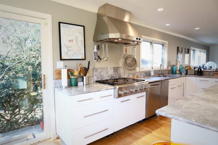 Modern 3 Bedroom Home Filled With Art/pool - Bethesda, MD