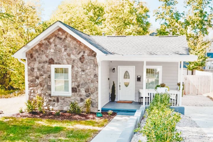 Downtown Raleigh Home + Fenced-in Yard - Raleigh