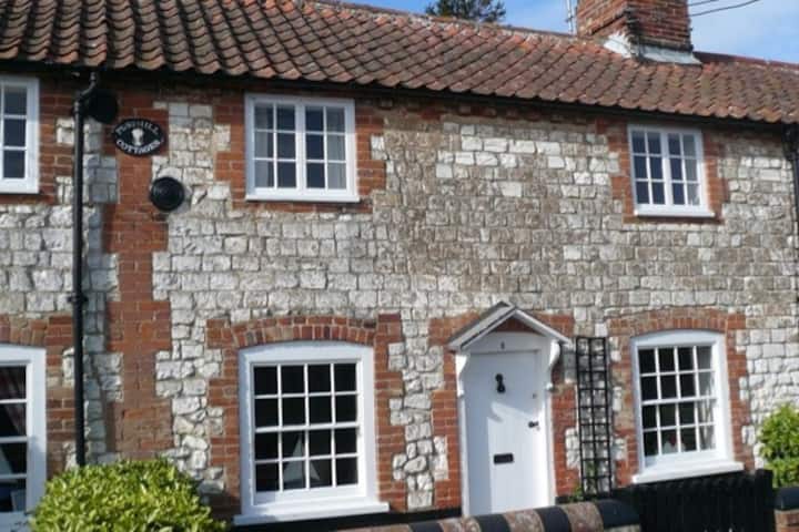Cosy Coastal Post Mill Cottages - Best Location! - Burnham Market