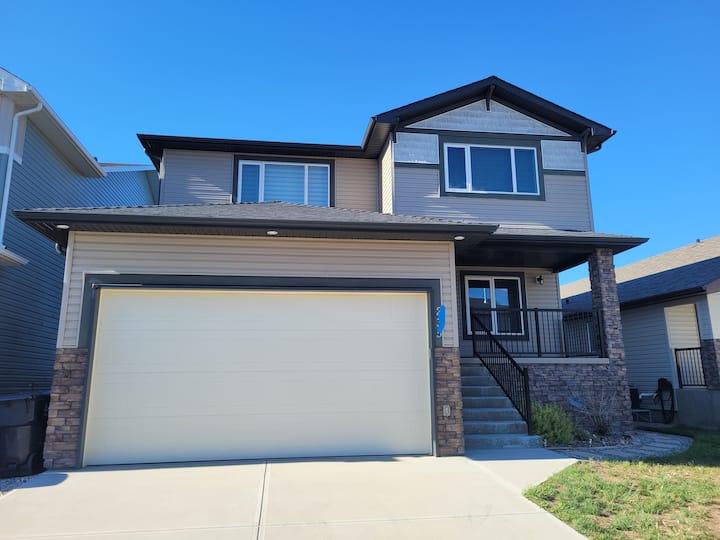 Deluxe Home With Stunning View - Lethbridge