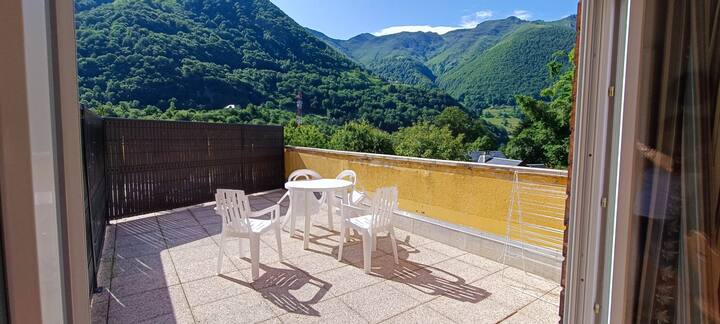 T2 Avec Grandeterrasse Vue Montagne Avec Piscine - Cauterets