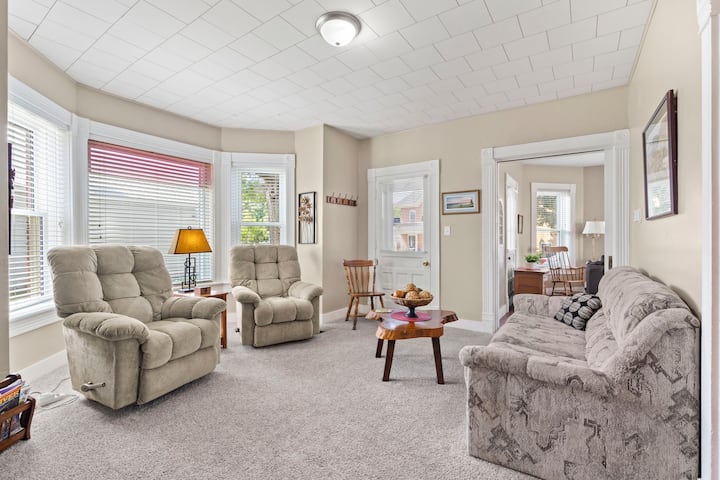 Victorian Home One Block From Mississippi River! - Nelson Dewey State Park, Cassville