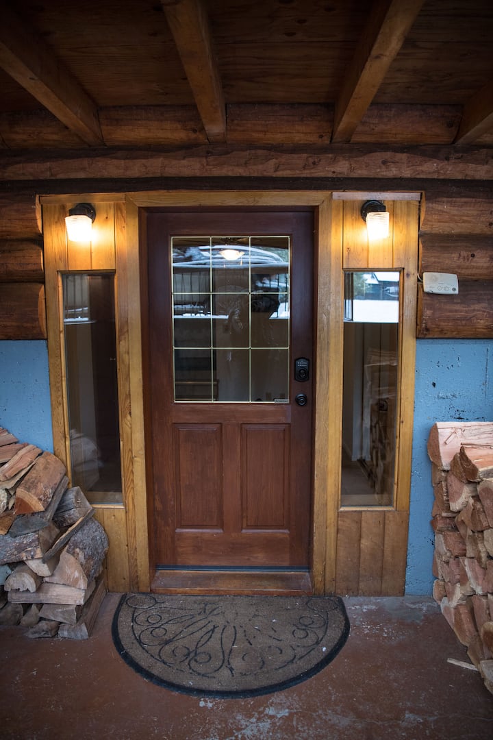 Close To Ski Hill With Private Hot Tub - Revelstoke