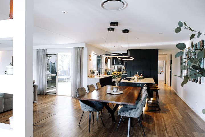 State Of The Art Beach Retreat - Noosa