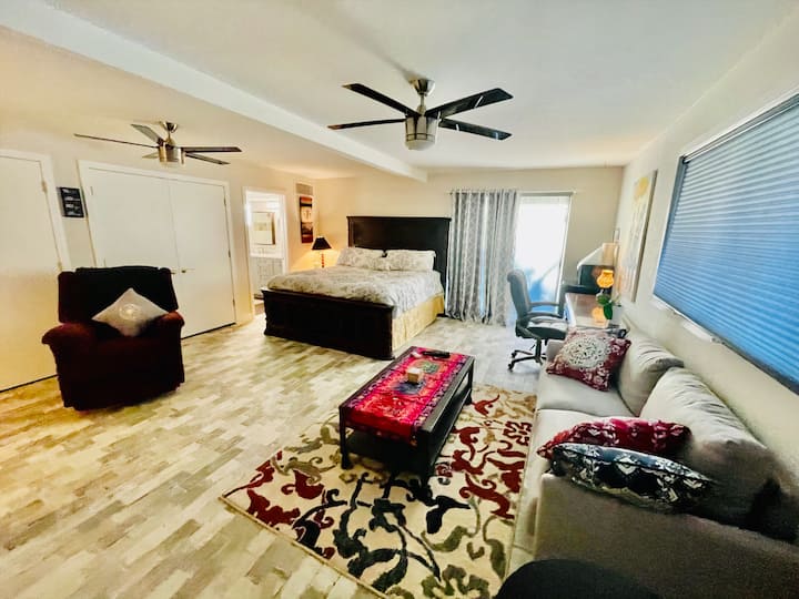 Beautiful Zen Retreat In Priceless Location - Phoenix, AZ