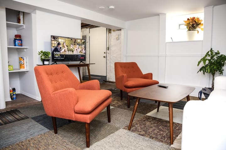 Private Basement Hideaway In Lovely Neighborhood - Baltimore, MD